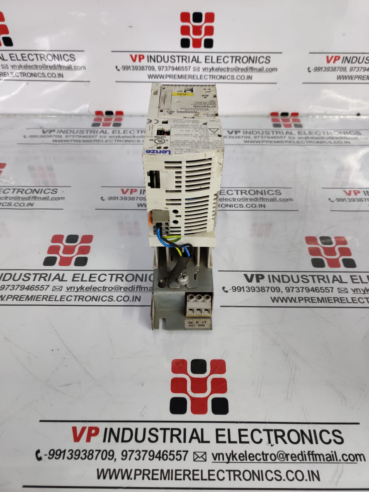 AC DRIVE LENZE 8200 VECTOR 0.37KW/215VOLT Premiere Electronics